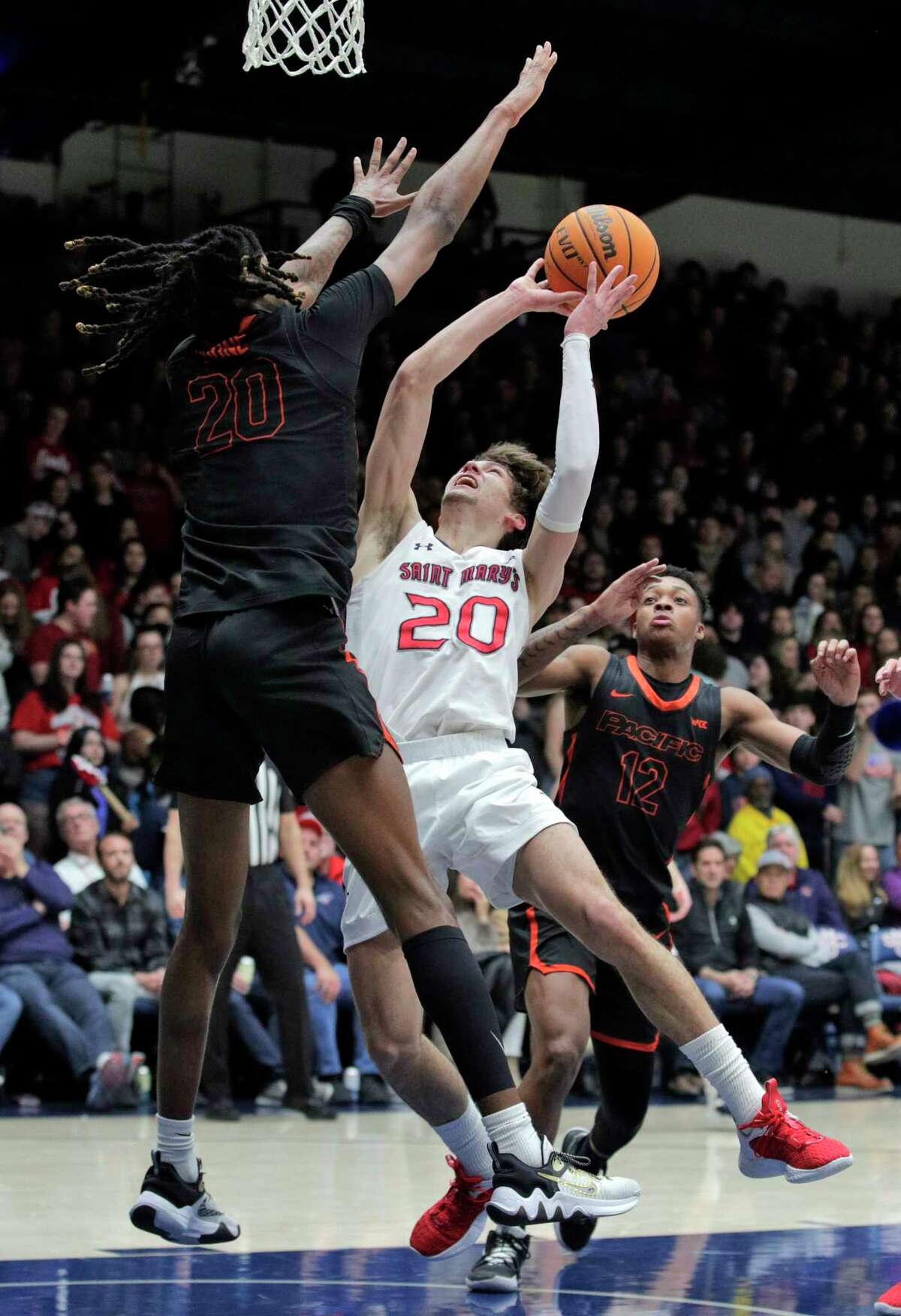 No. 15 St. Mary’s routs Pacific, grabs share of regular-season title