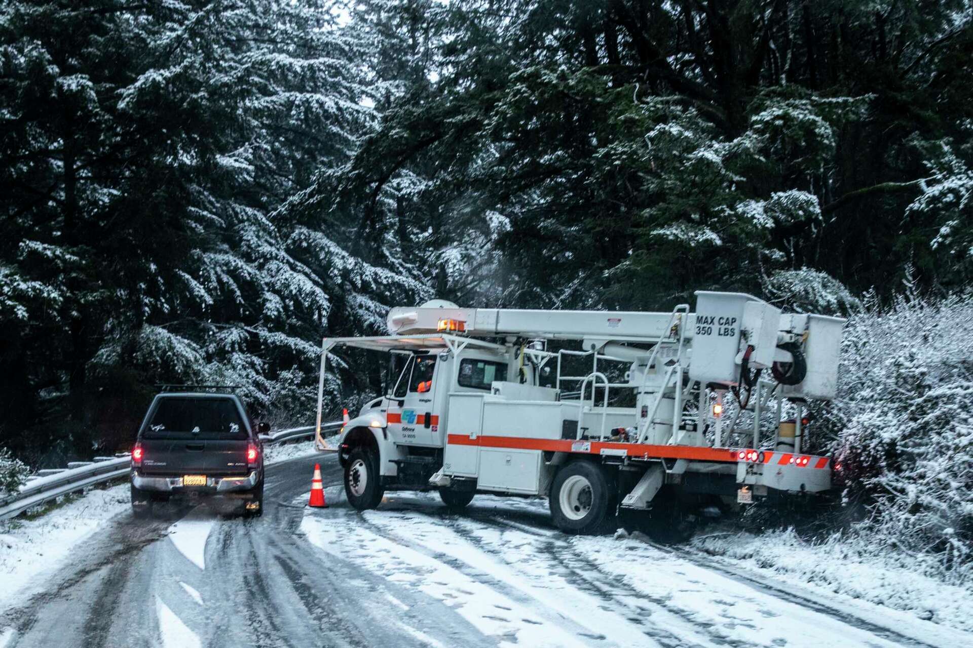 Historic snowfall lands in SF Bay Area during California winter storm