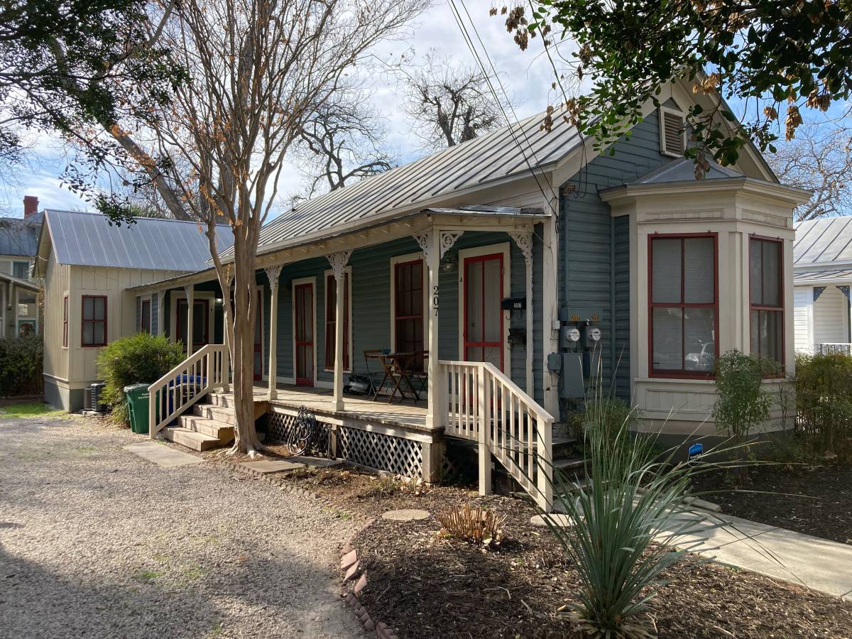 Guess the rent of this San Antonio studio near Southtown