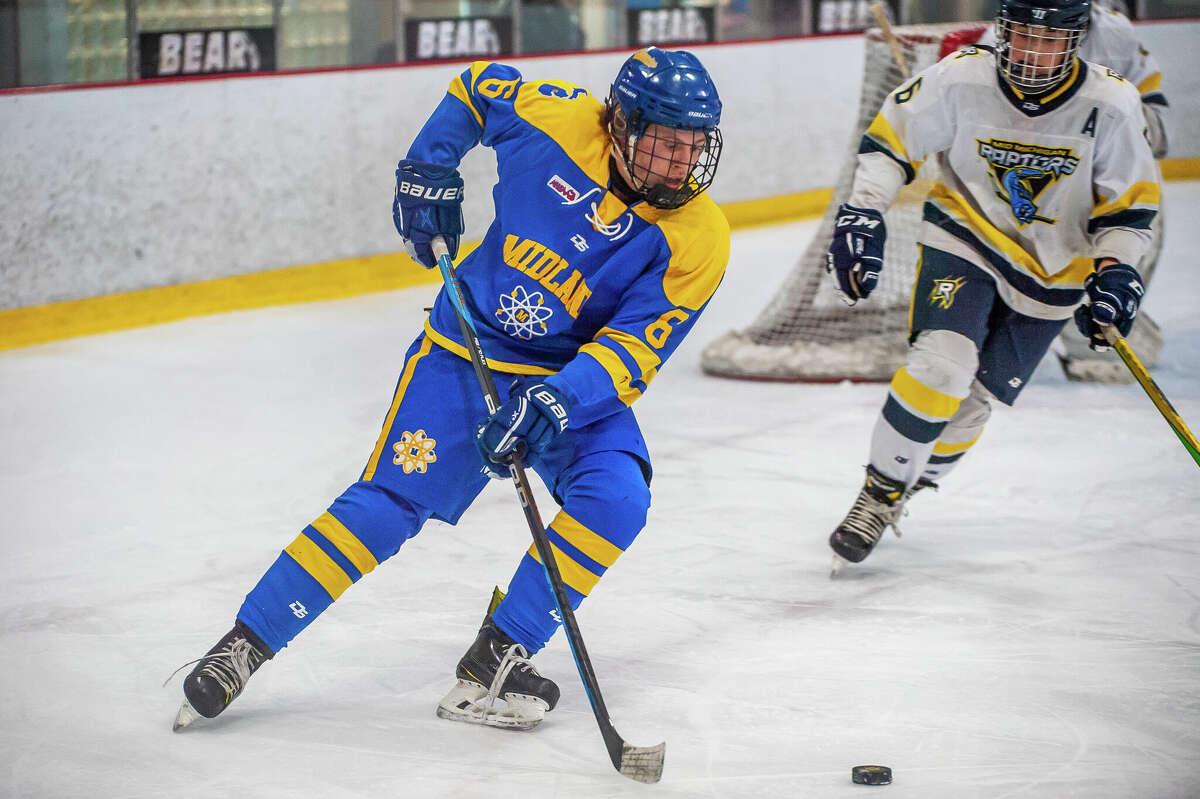 PHOTOS: Midland High clashes with Mount Pleasant in hockey semifinal