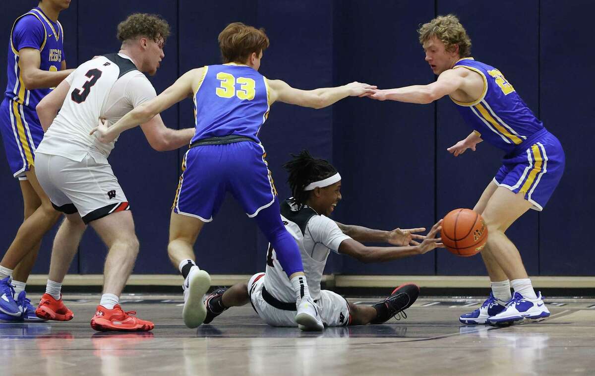 High school basketball: Alamo Heights, Veterans Memorial both rally advance