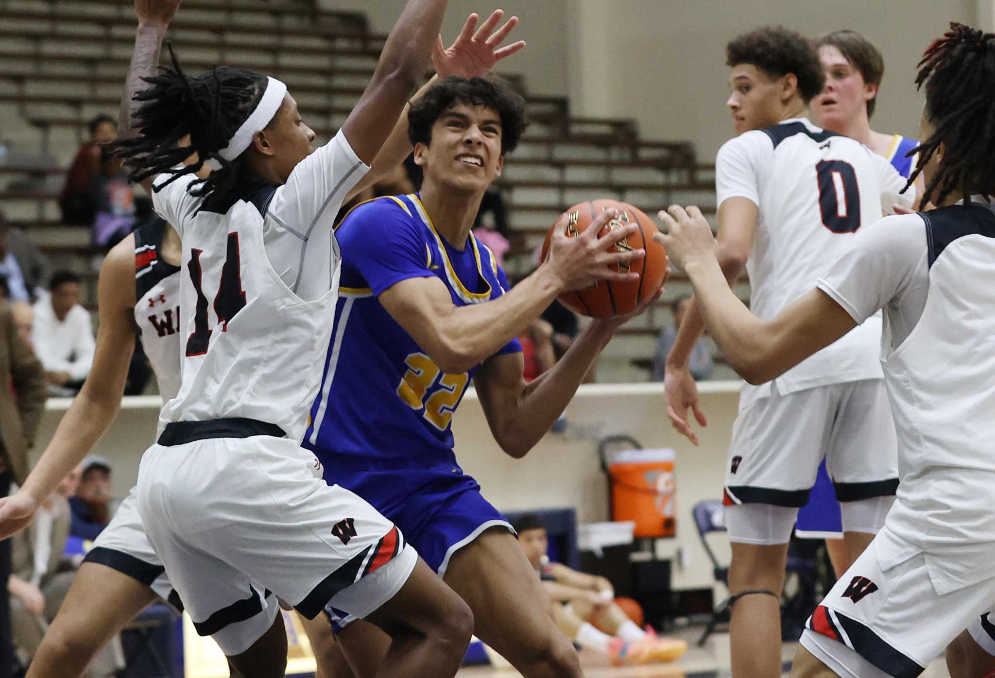 Alex Elliott helps Alamo Heights boys over Jefferson