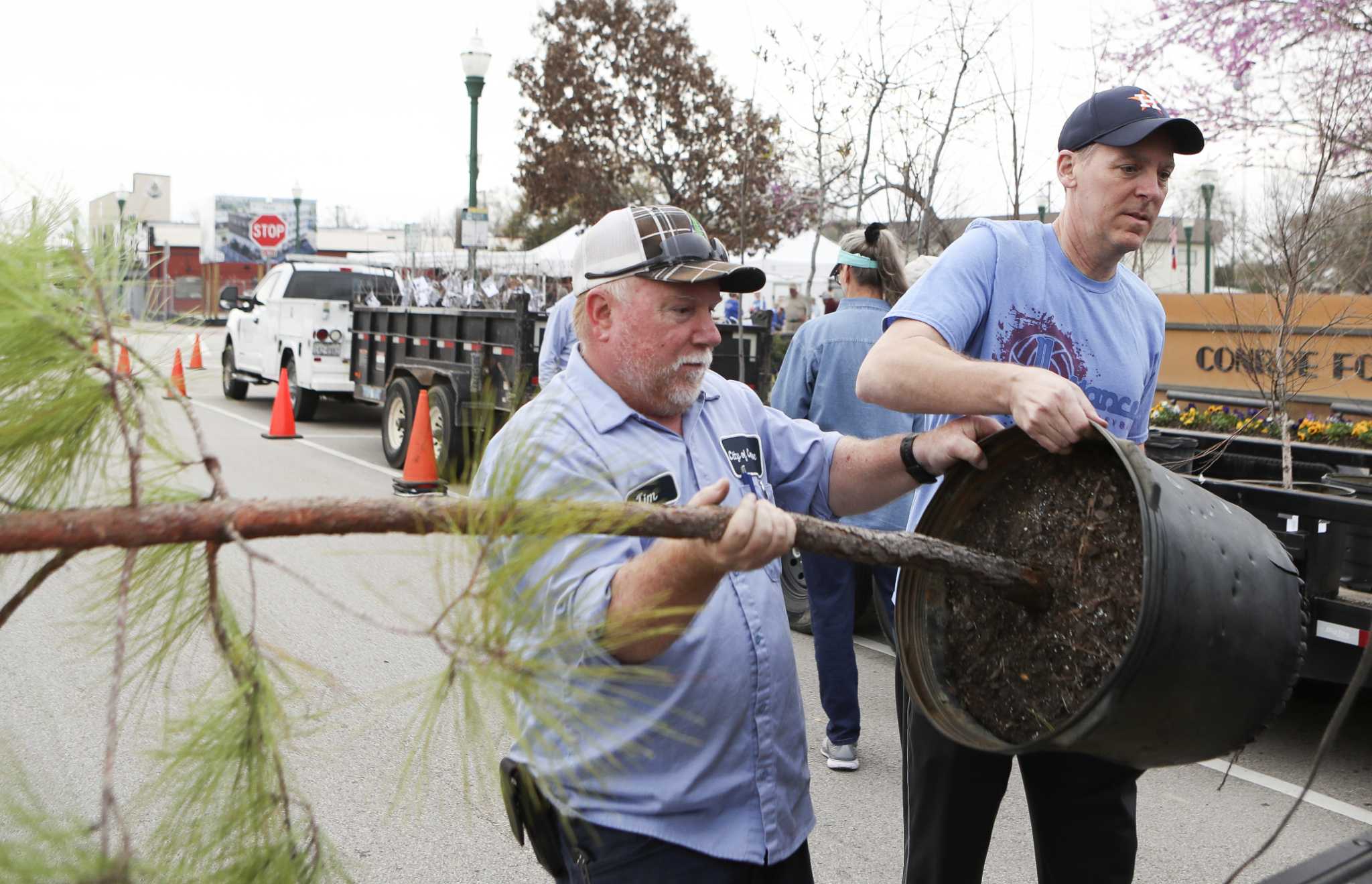Group gives away free trees in Conroe for annual Arbor Day event