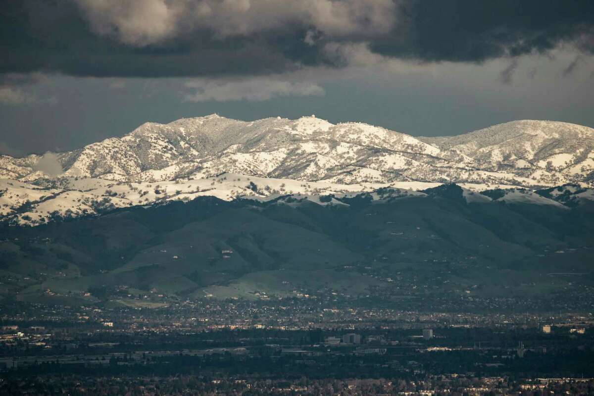 Historic snowfall lands in SF Bay Area during California winter storm