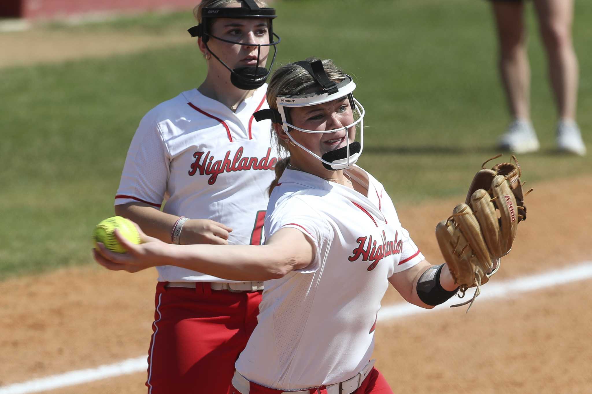 The Woodlands hands Willis first 13-6A loss; Lions pull away to win