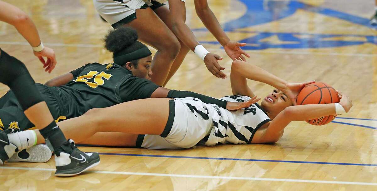 Girls basketball: Clark clinches back-to-back regional titles