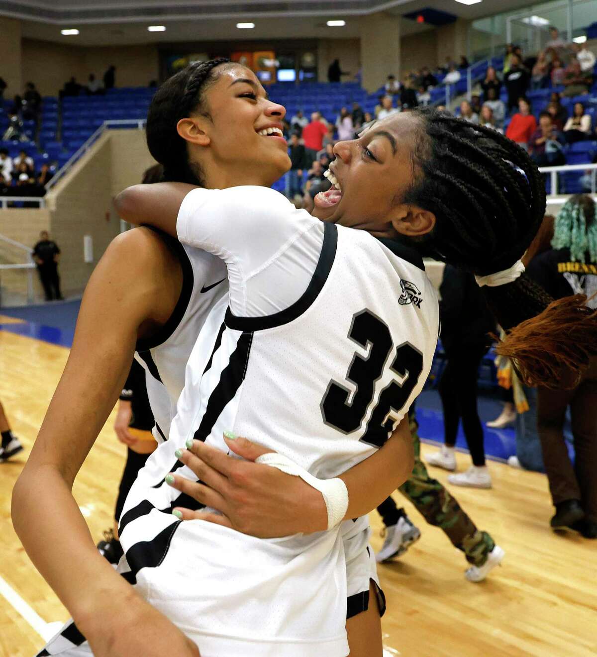 Girls basketball: Clark clinches back-to-back regional titles