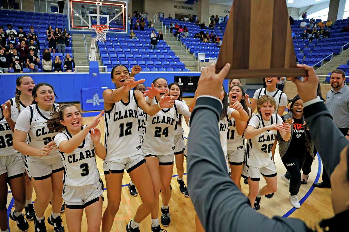Girls basketball: Clark clinches back-to-back regional titles