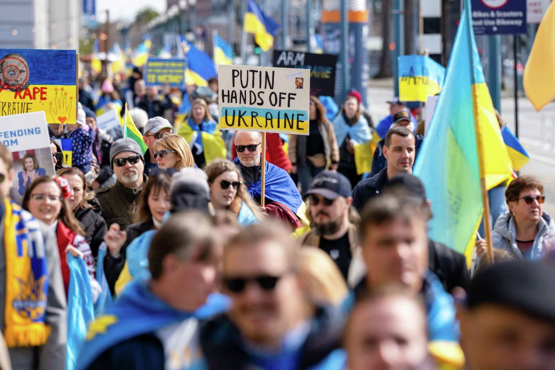 Ukrainians march in S.F. to mark 1st anniversary of Russia’s invasion