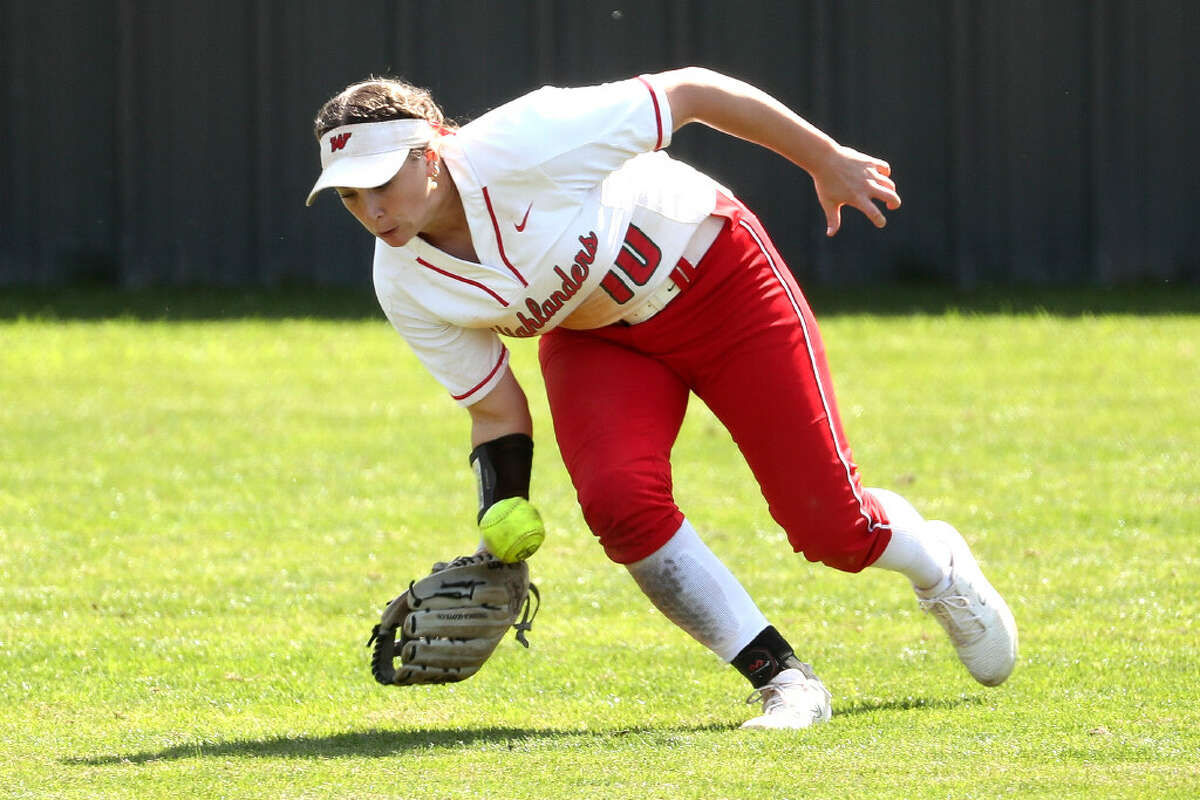 The Woodlands splits to close host tourney