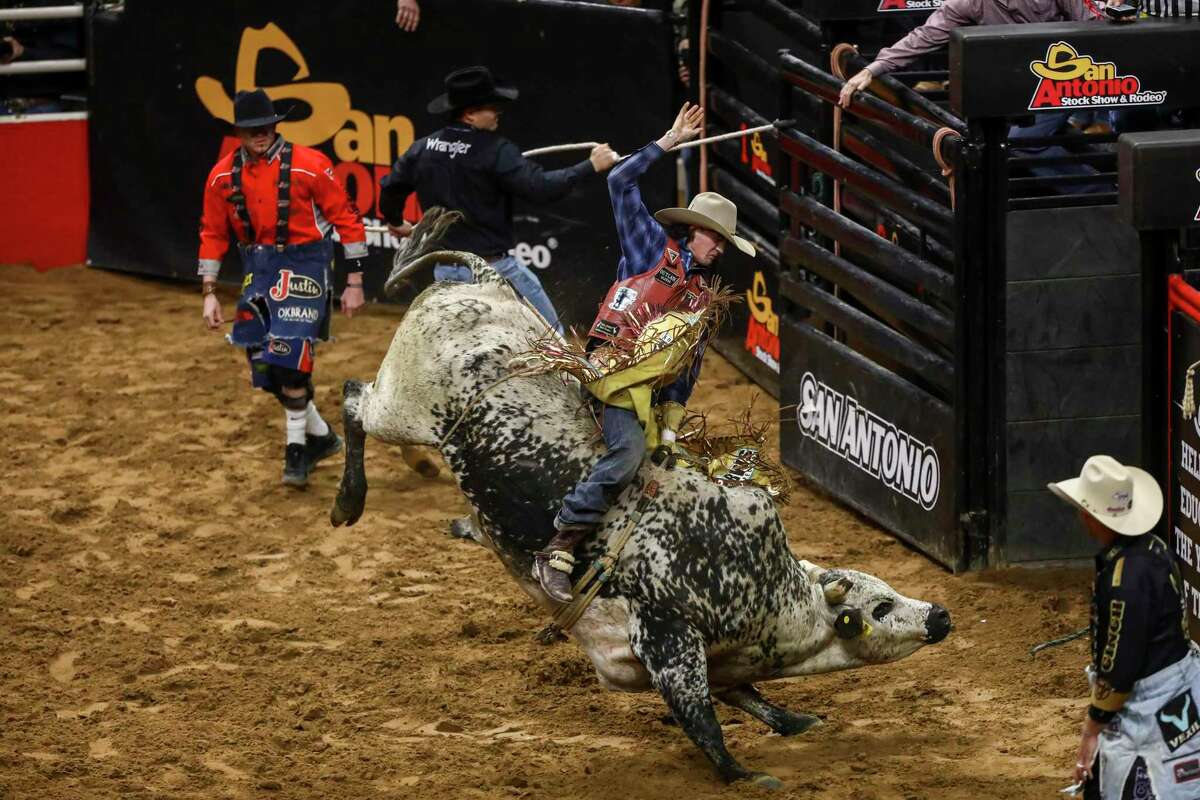 Tall in the saddle: Stetson Wright wins saddle bronc competition at San ...