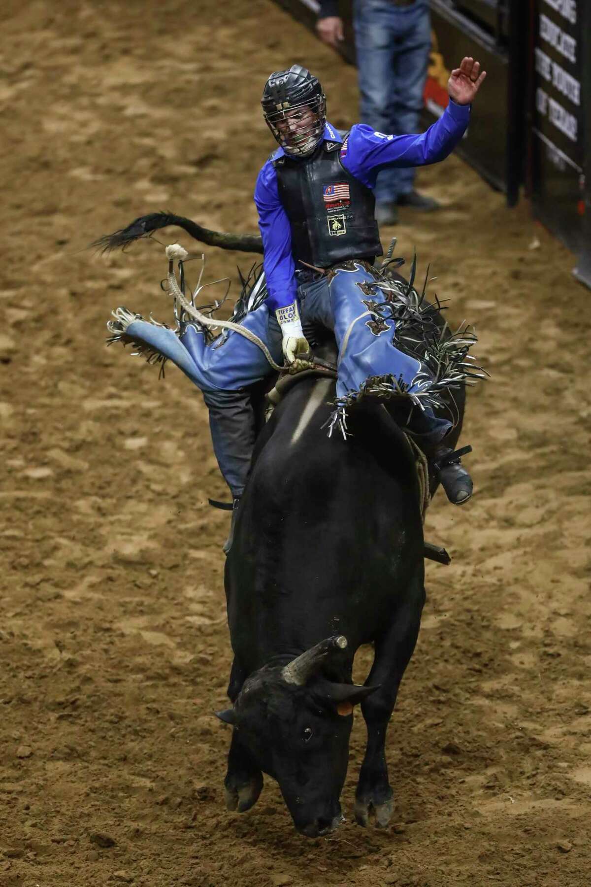Tall in the saddle: Stetson Wright wins saddle bronc competition at San ...