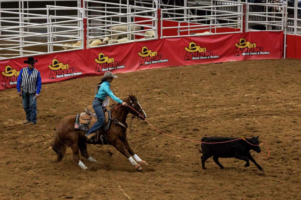 Tall in the saddle: Stetson Wright wins saddle bronc competition at San Antonio Stock Show & Rodeo