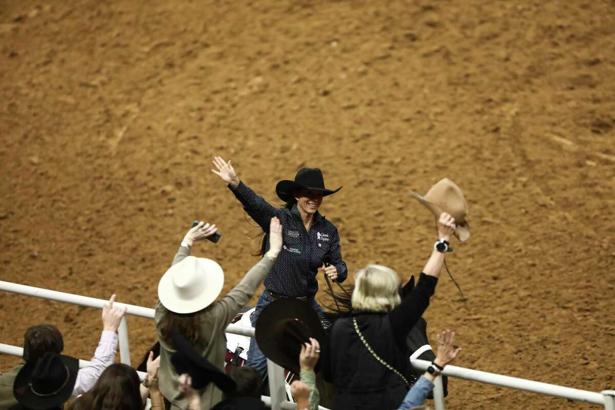 Tall in the saddle: Stetson Wright wins saddle bronc competition at San ...
