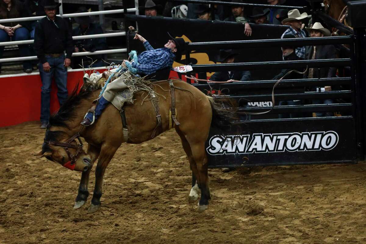 Tall in the saddle: Stetson Wright wins saddle bronc competition at San ...