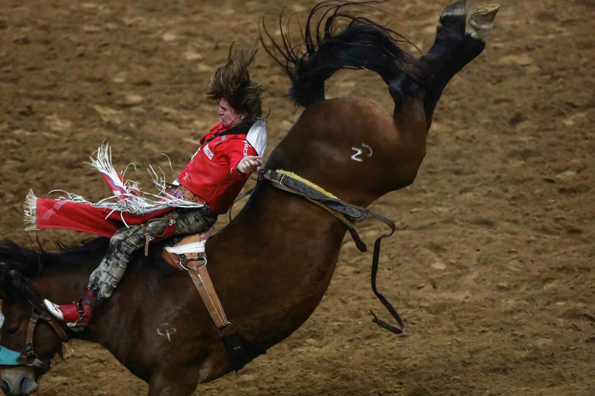 Tall in the saddle: Stetson Wright wins saddle bronc competition at San ...
