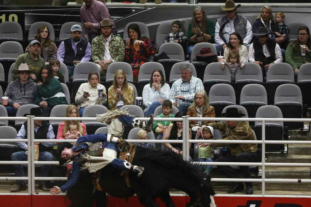 Tall in the saddle: Stetson Wright wins saddle bronc competition at San ...