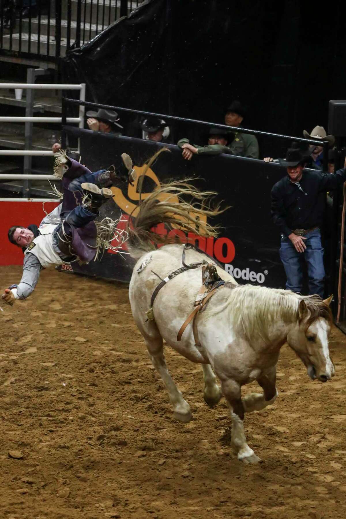 Tall in the saddle: Stetson Wright wins saddle bronc competition at San ...