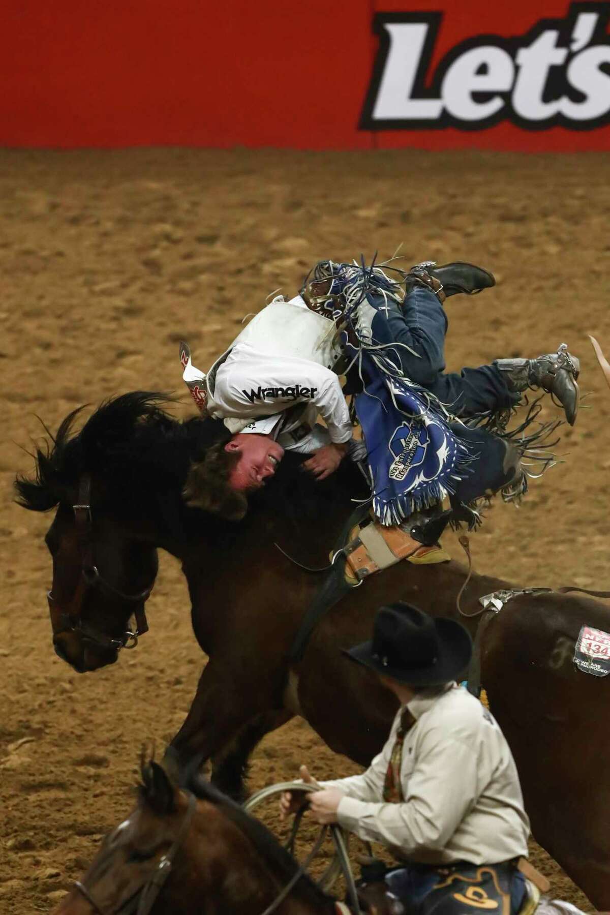 Tall in the saddle: Stetson Wright wins saddle bronc competition at San ...