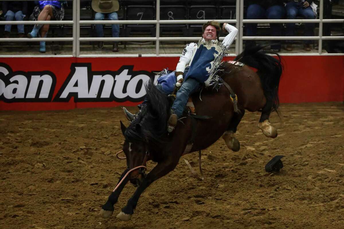 Tall in the saddle: Stetson Wright wins saddle bronc competition at San ...
