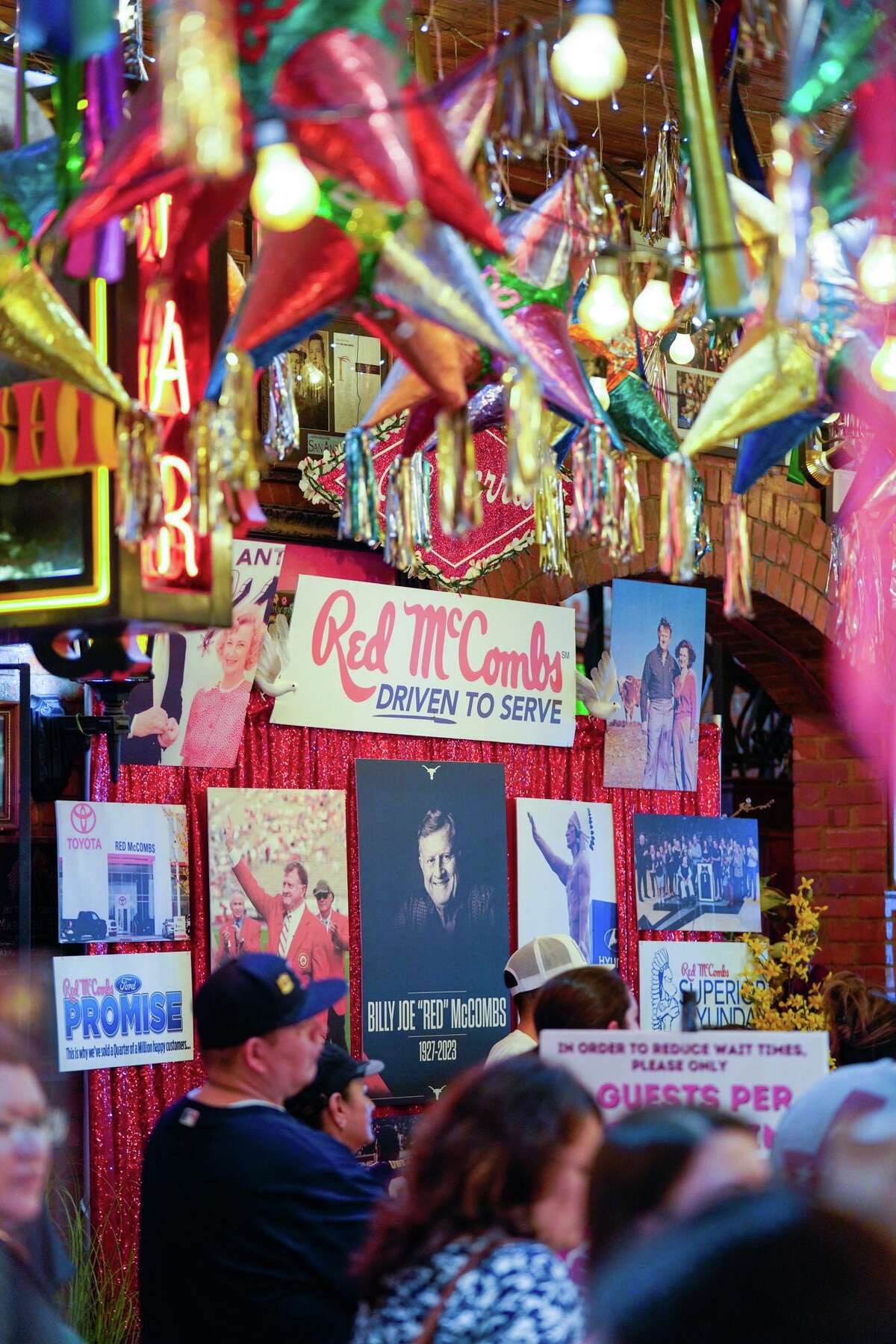 'Red' McCombs, Jesse Treviño honored at iconic San Antonio restaurant