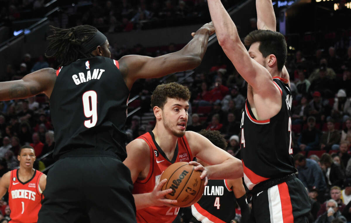 Houston Rockets: Defense gets ripped apart by Damian Lillard