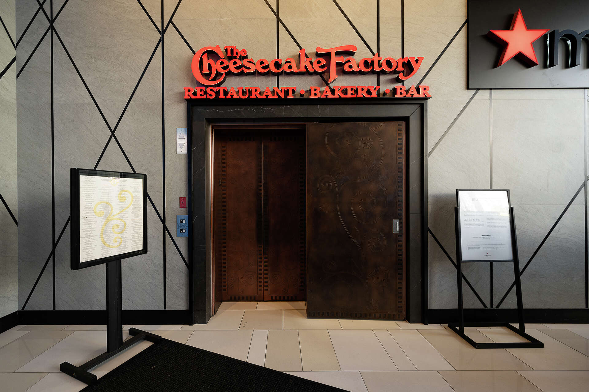 SF Union Square’s Cheesecake Factory really isn’t worth it