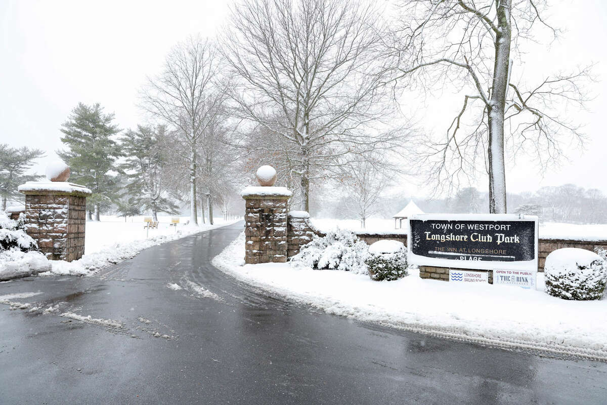Connecticut digs out after first big snowfall of season