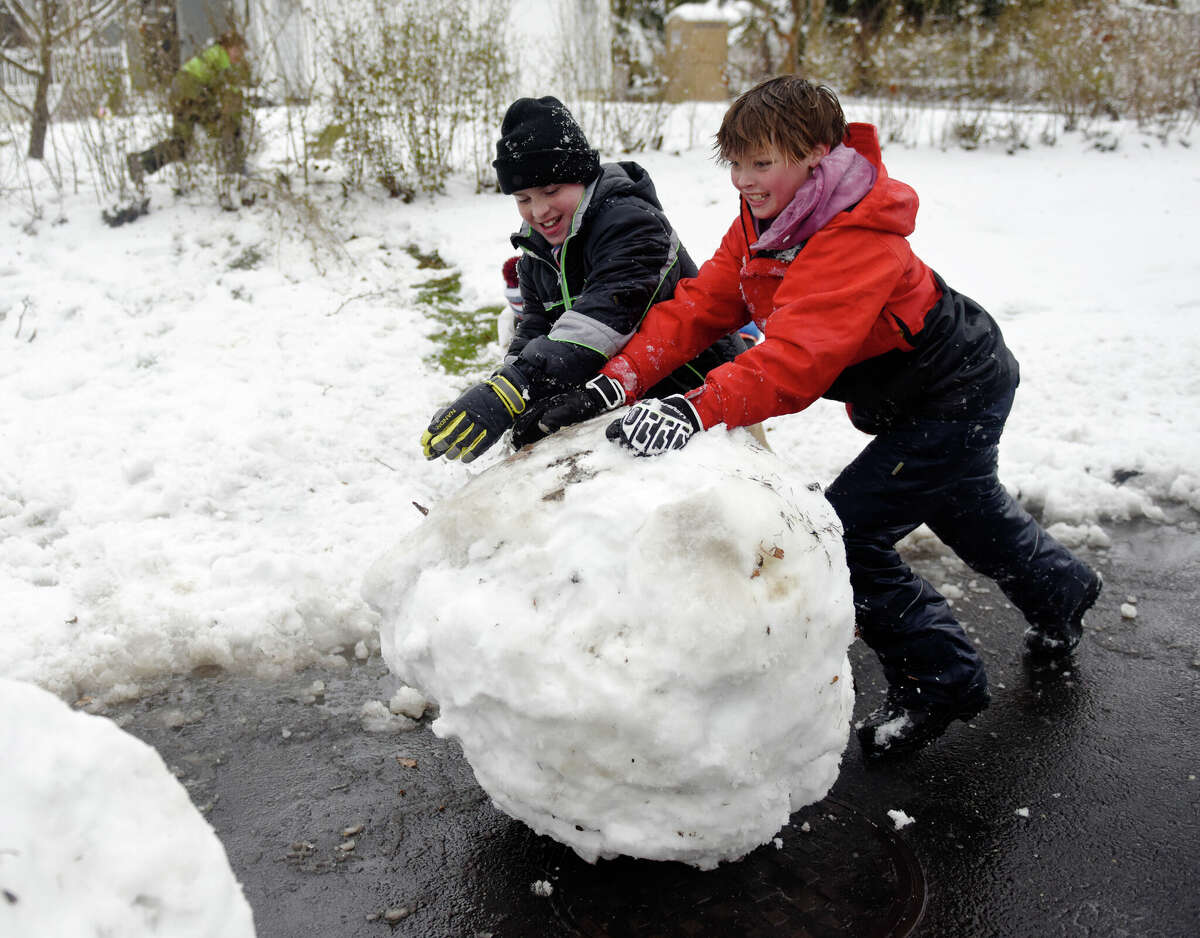 Connecticut digs out after first big snowfall of season