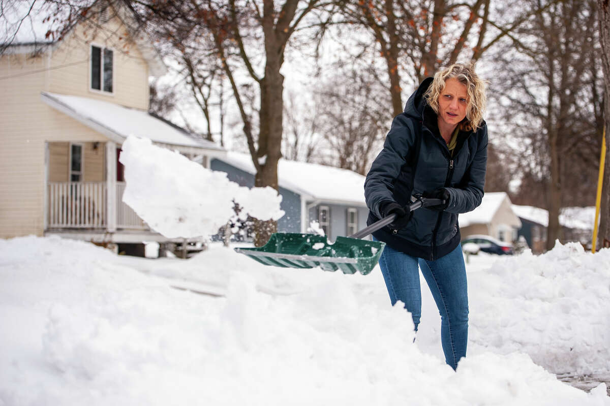 Midland road crews continue to clear snow, plan for Friday's storm
