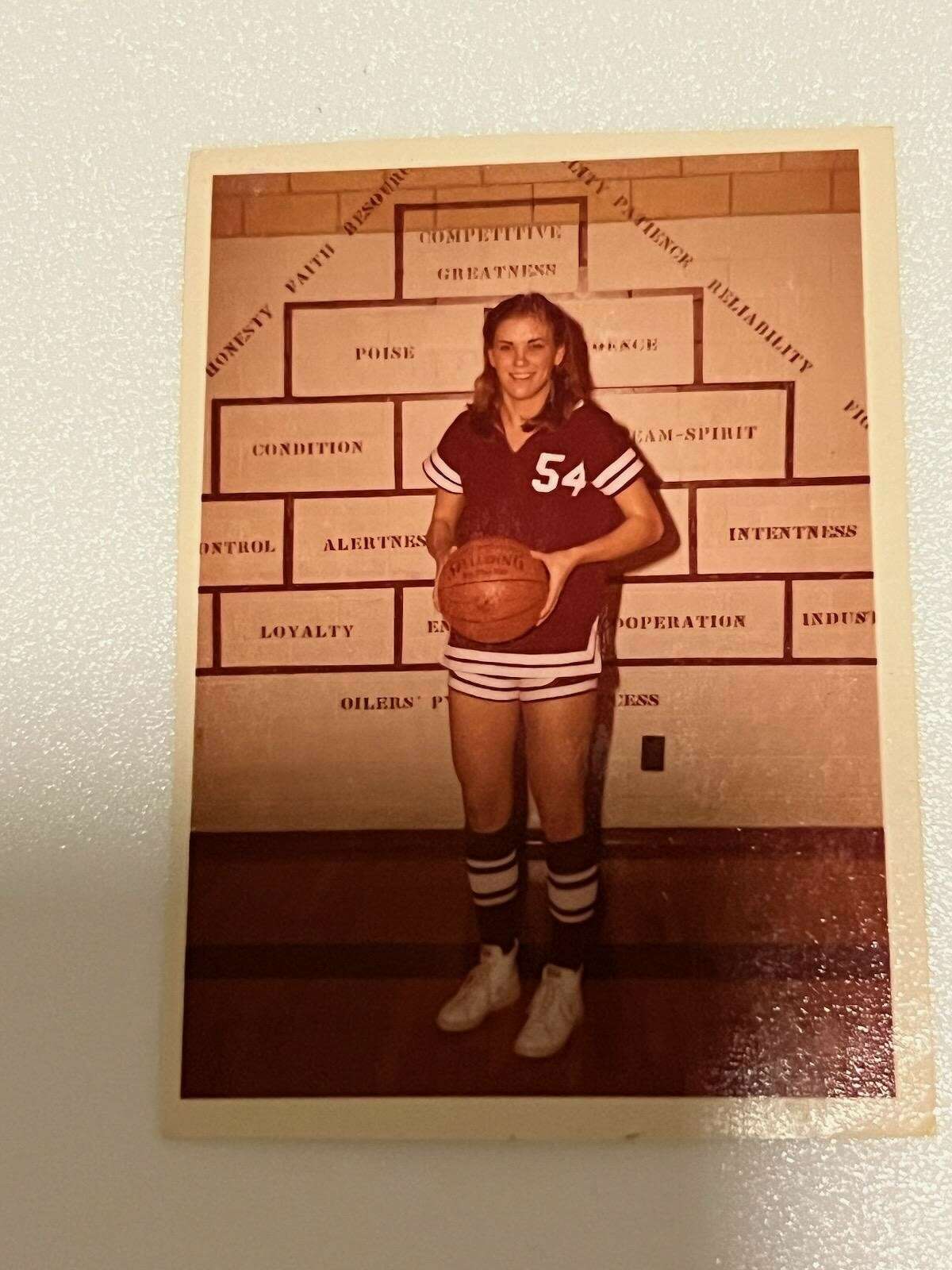 Strolling memory lane with 1980 Pearland girls state tourney team