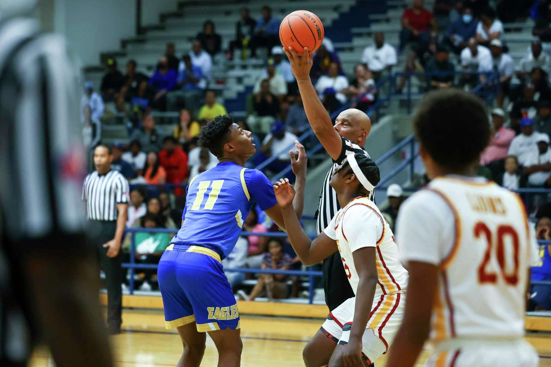 Houston boys basketball: Washington tops Yates, returns to regional