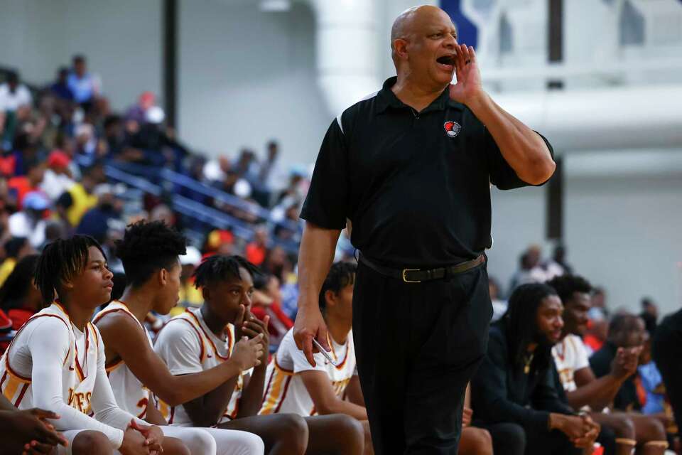 Houston boys basketball: Washington tops Yates, returns to regional