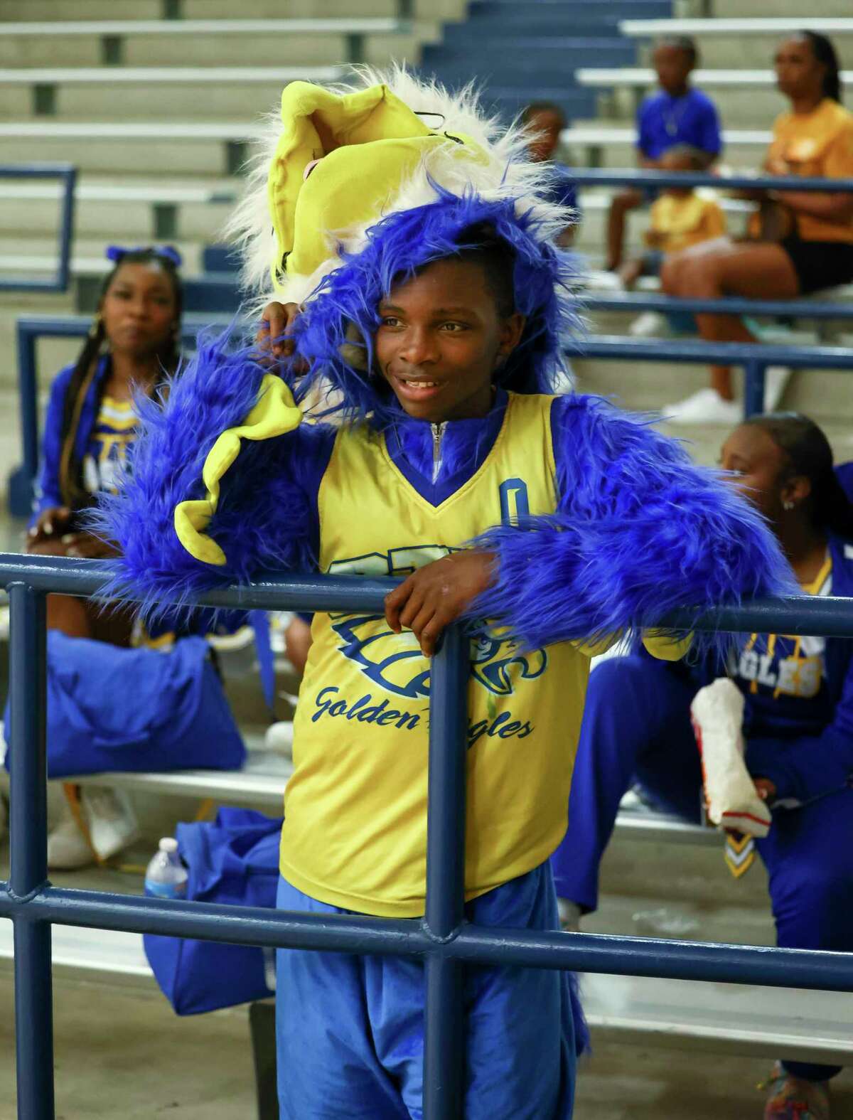 Houston boys basketball: Washington tops Yates, returns to regional