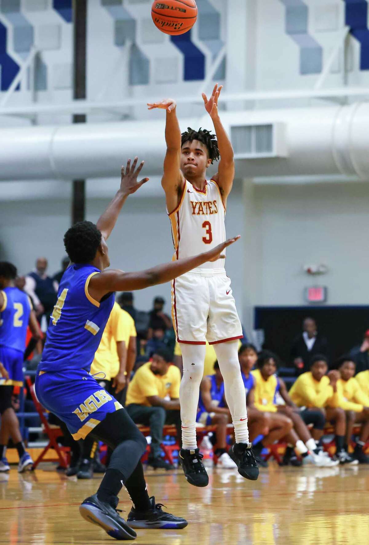 Houston boys basketball: Washington tops Yates, returns to regional