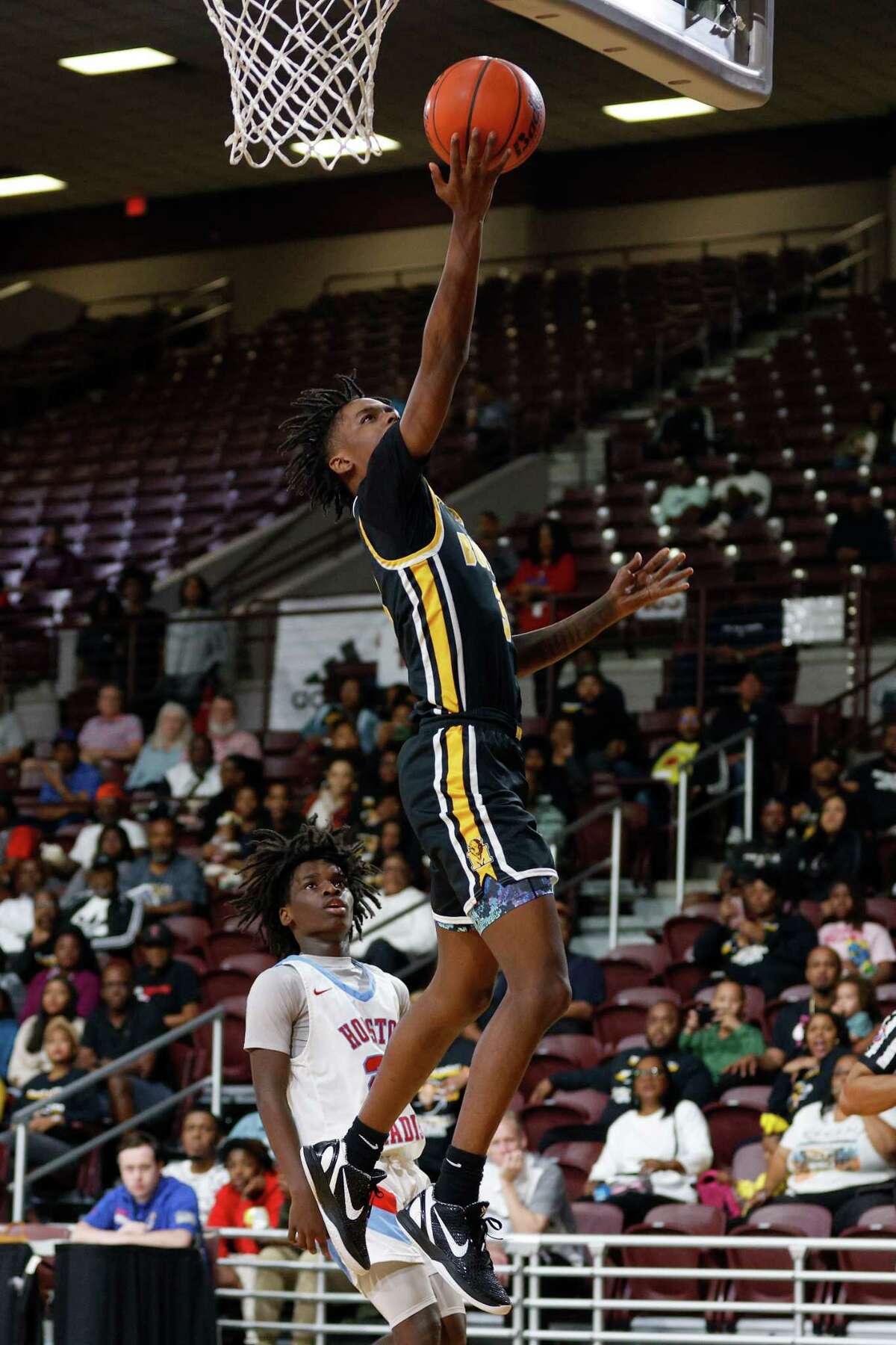 Marshall boys rout Madison to advance to Region III-5A tournament