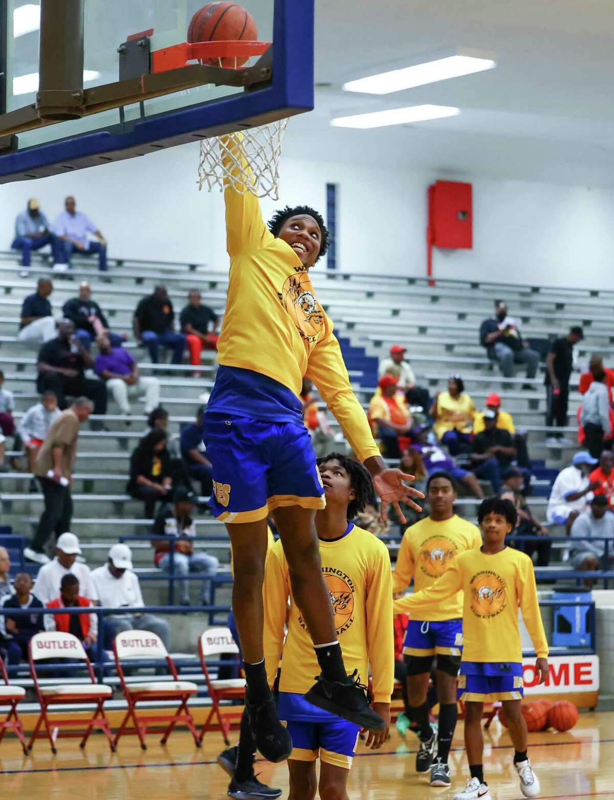 Houston boys basketball: Washington tops Yates, returns to regional