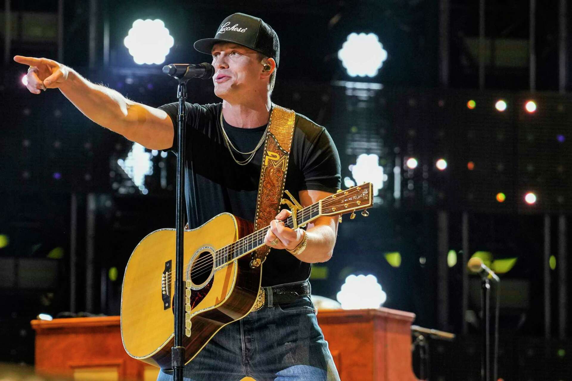 Parker McCollum opens RodeoHouston with a crowd of 68,000