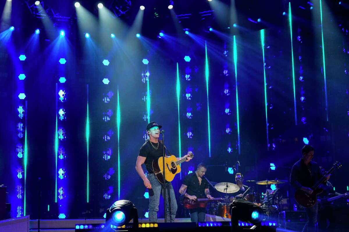 Parker McCollum opens RodeoHouston with a crowd of 68,000
