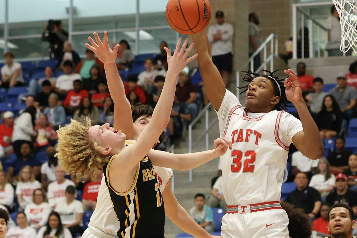 Boys basketball: Brennan, Warren advance to regional tournament