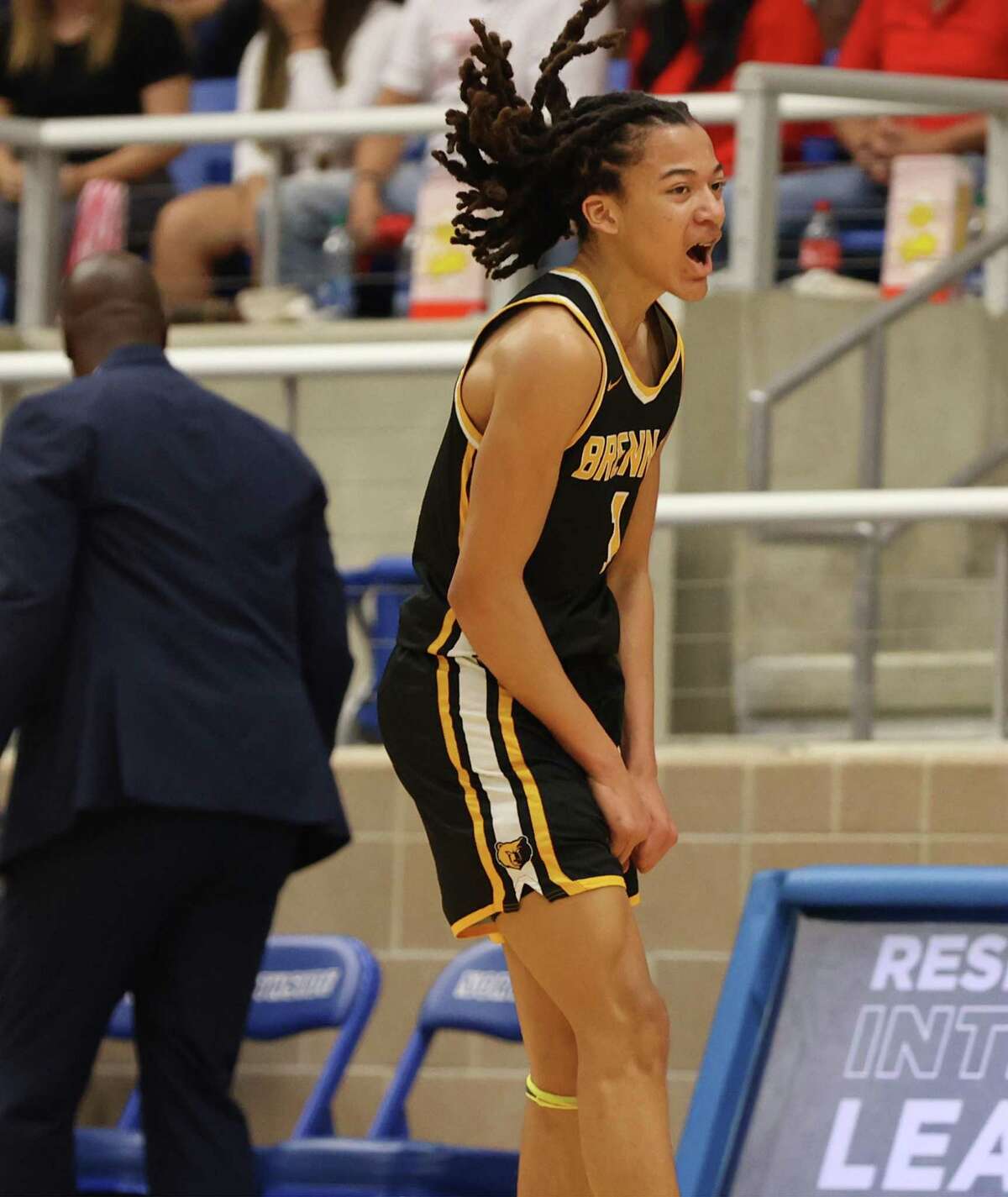 Boys basketball: Brennan, Warren advance to regional tournament