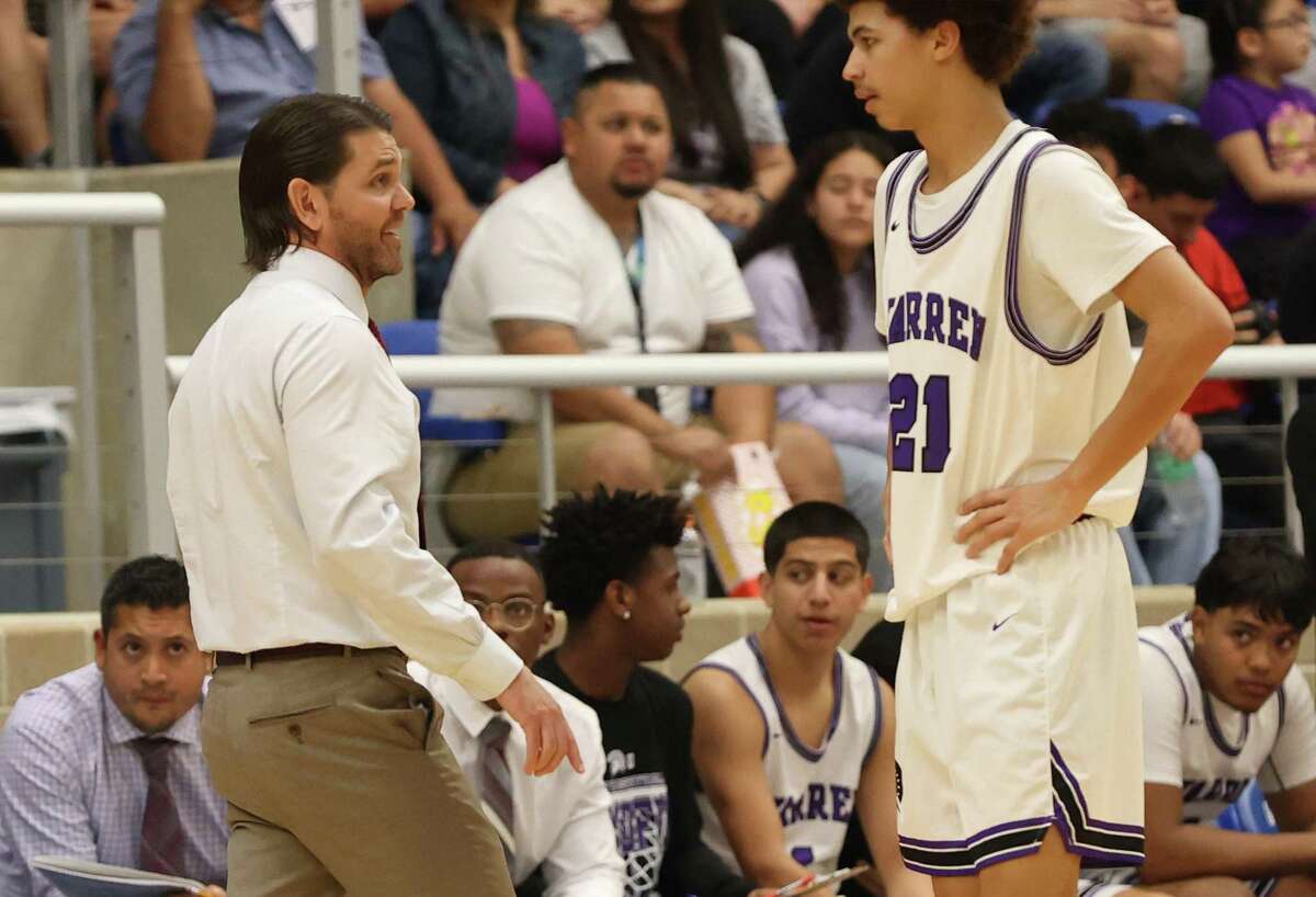 Boys basketball: Brennan, Warren advance to regional tournament