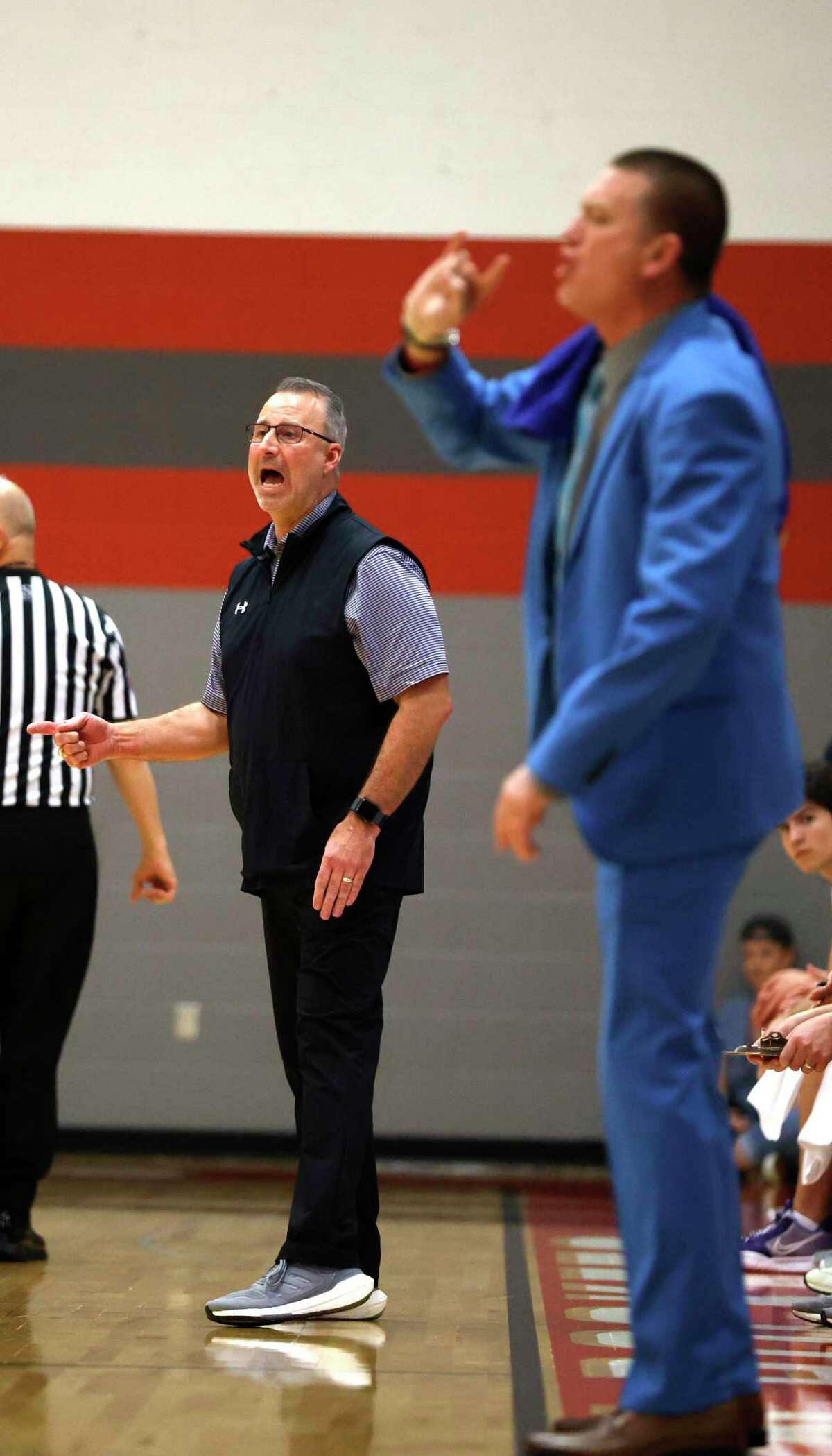 Boys basketball: Boerne rides hot start, stiff defense to regional ...