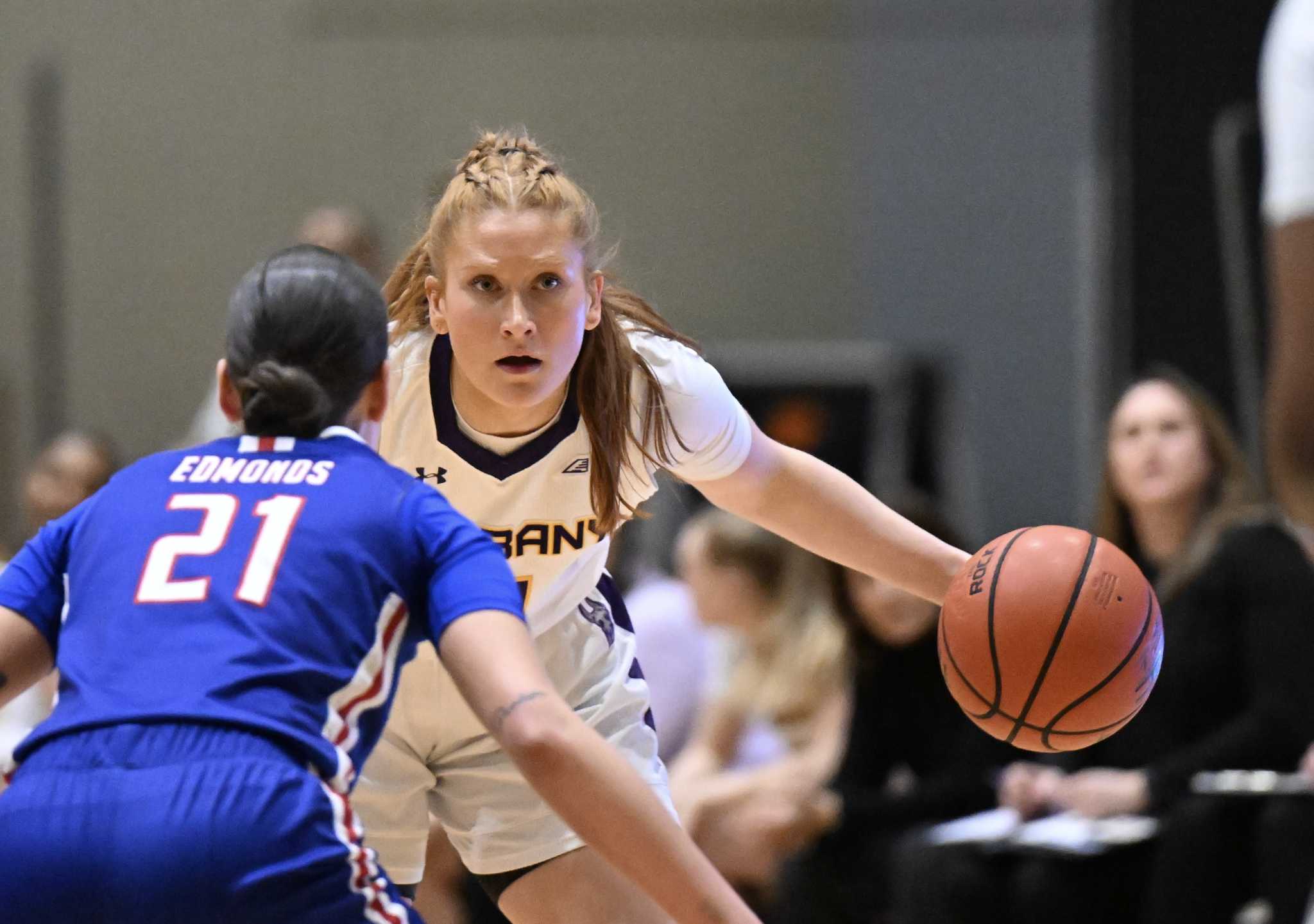 UAlbany women's basketball stayed calm in quarterfinal win
