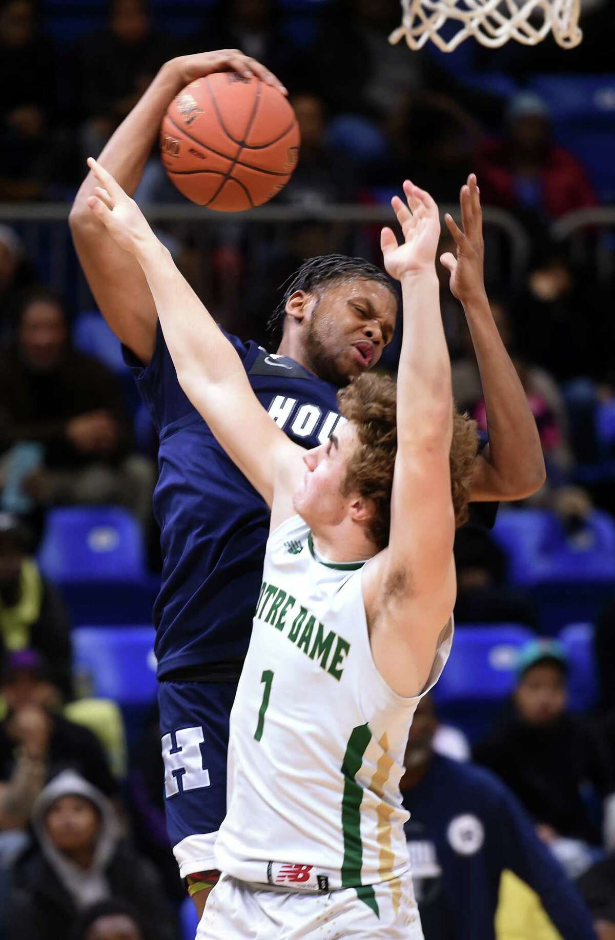 Notre Dame-West Haven wins second straight SCC basketball title.