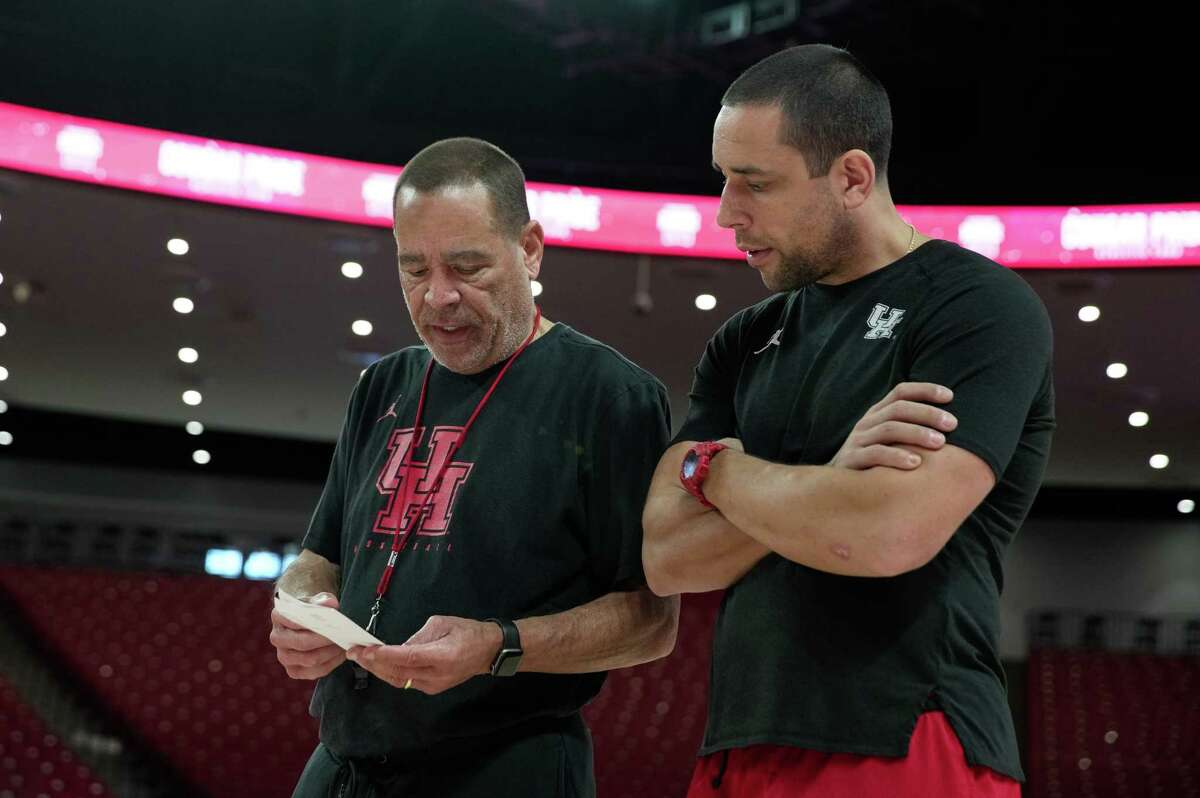 UH puts Kelvin Sampson among 10 highest-paid college hoops coaches