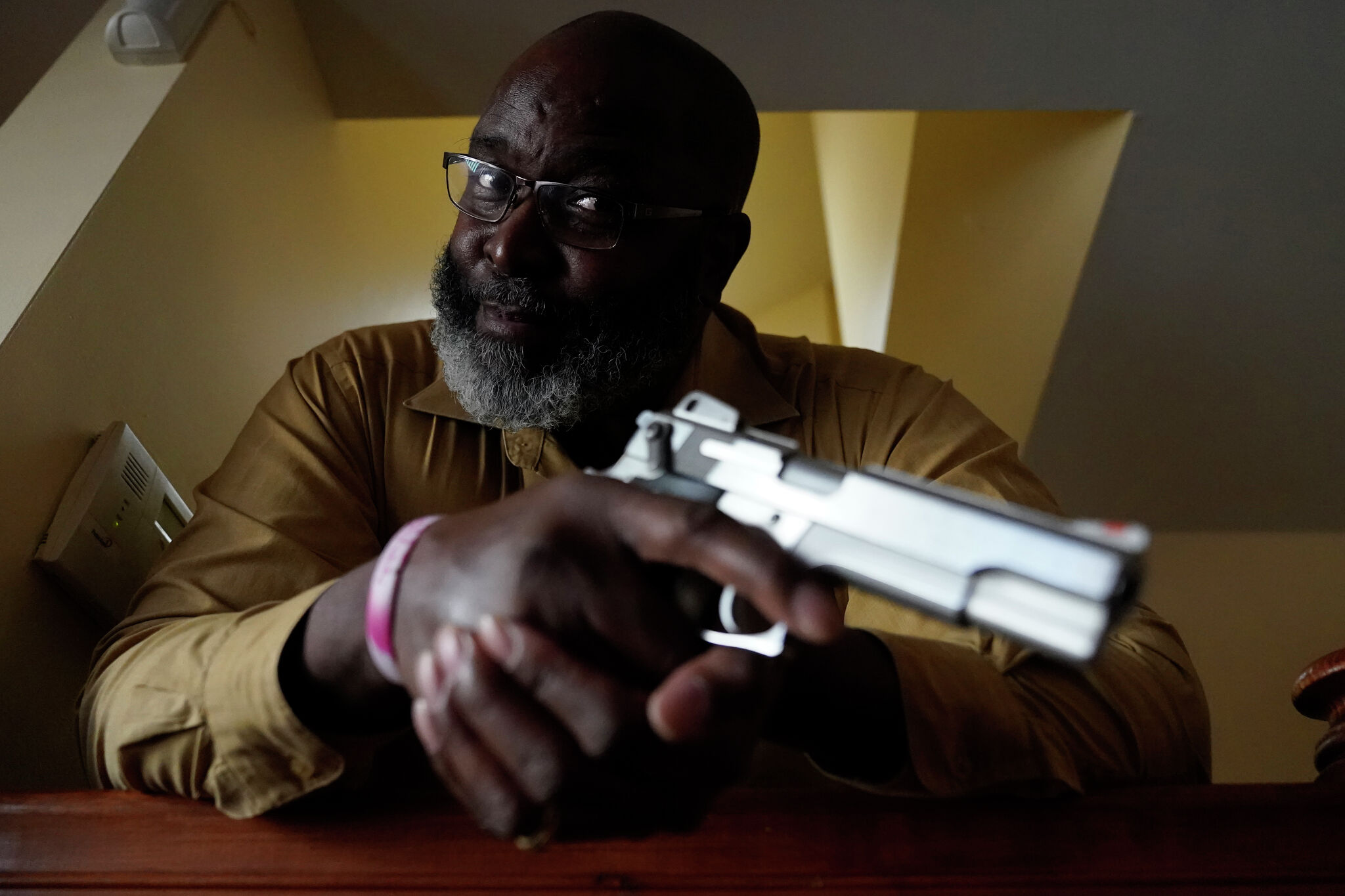 Retired officers angry at Illinois board's delay on gun-carry law