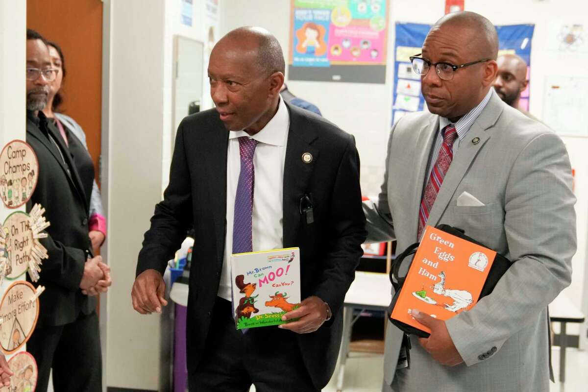 HISD superintendent to address Houston school district state takeover