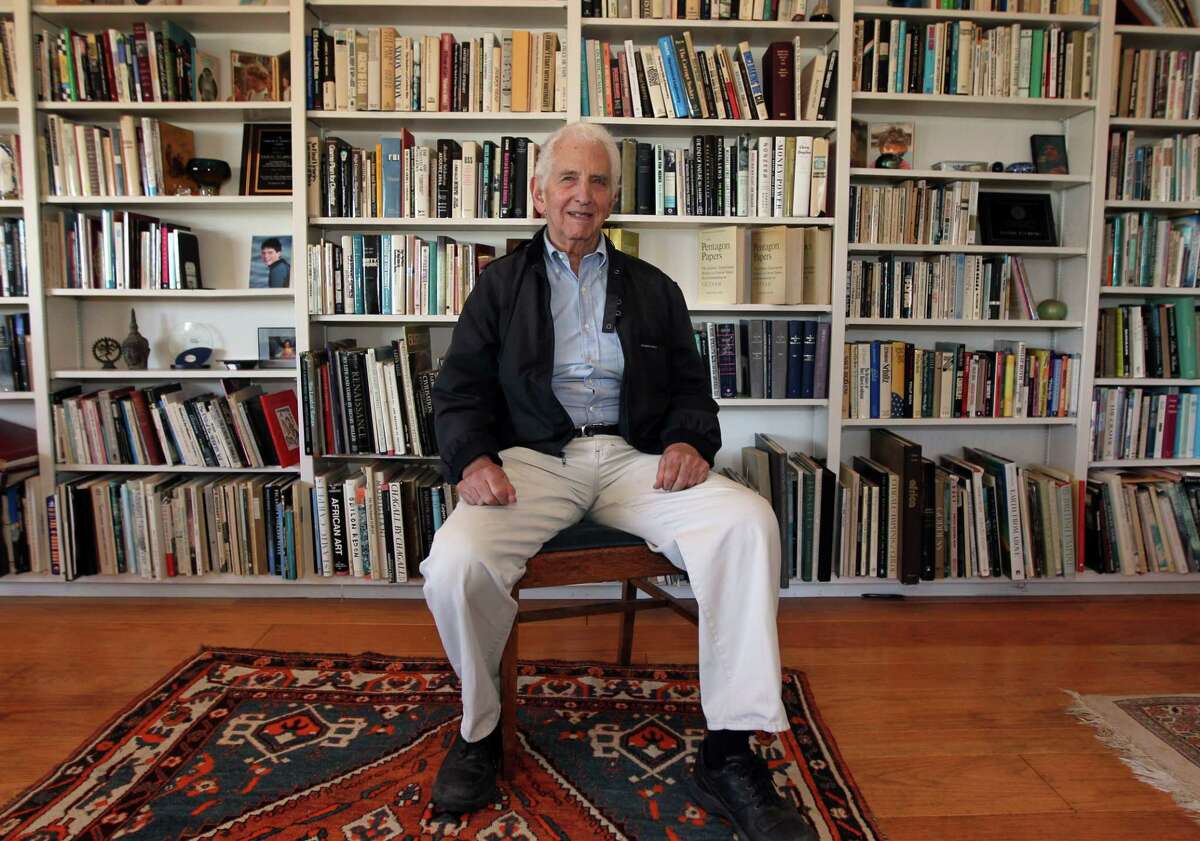 Daniel Ellsberg, leaker of Pentagon Papers, dies at 92