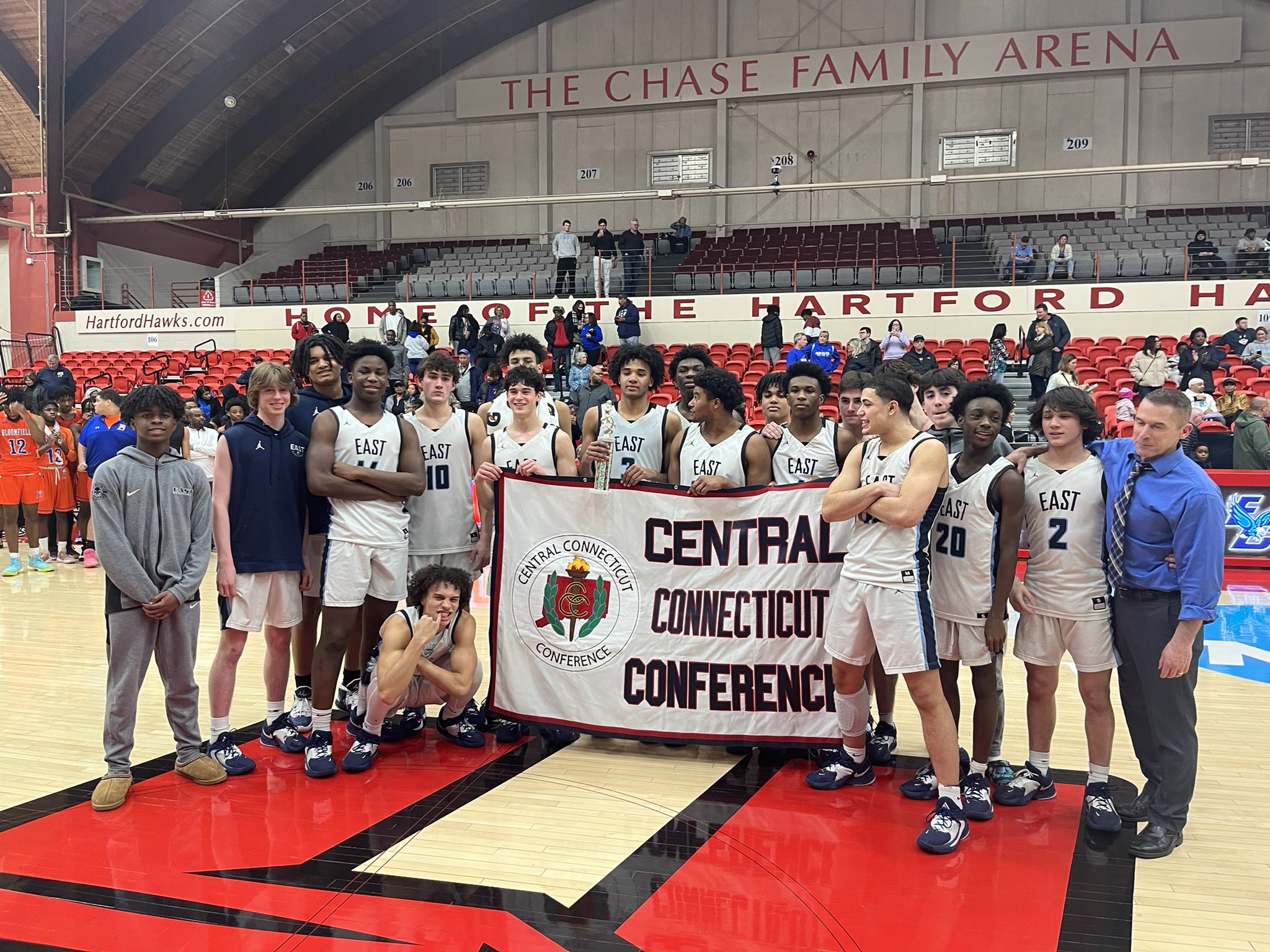 Sam Reilly scores 32 to lead No. 1 East Catholic to CCC crown